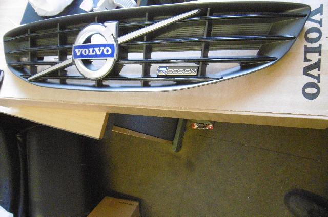 VOLVO V60 R DESIGN FRONT BUMPER GRILL 2014-2017
