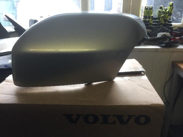 VOLVO XC70 PASSENGER SIDE WING MIRROR COVER 2008-2016