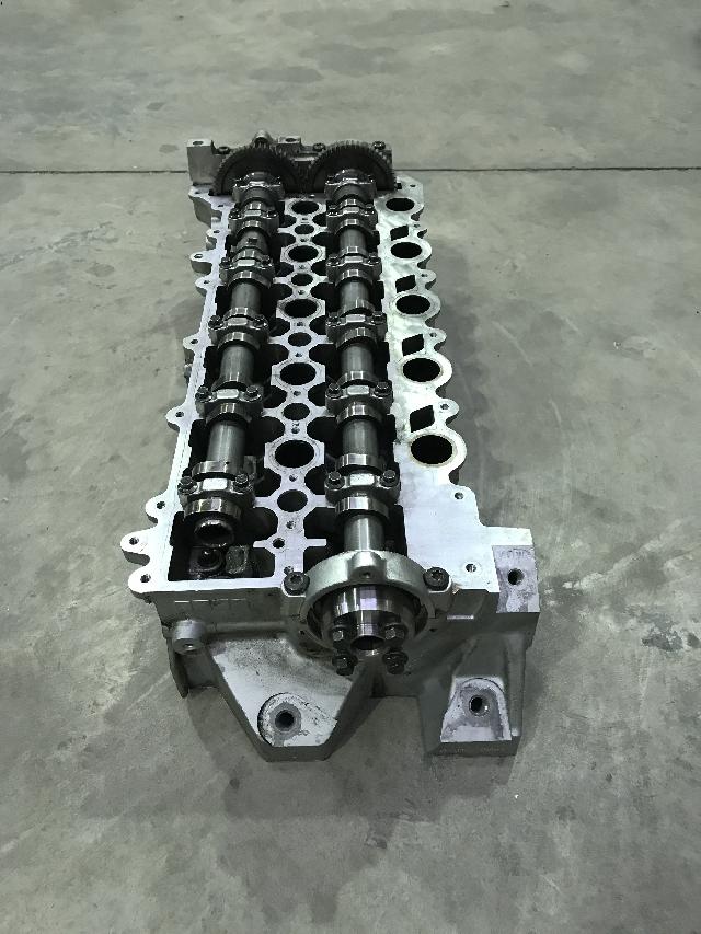 VOLVO XC70 D5 CYLINDERHEAD 2012-2014