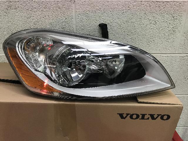 VOLVO XC60 DRIVERS HEADLIGHT HALOGEN 2009-2013
