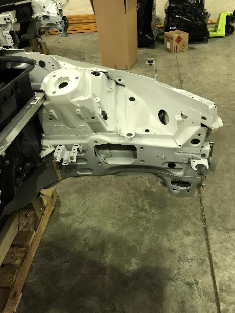 VOLVO XC90 PASSENGER SIDE FRONT CHASSIS LEG AND INNER WING 2015-2023