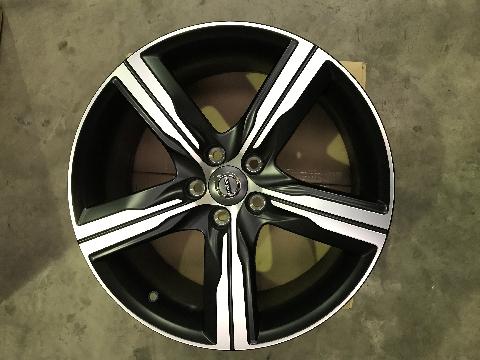 VOLVO S90 19 INCH R DESIGN ALLOY WHEEL 2017-2023